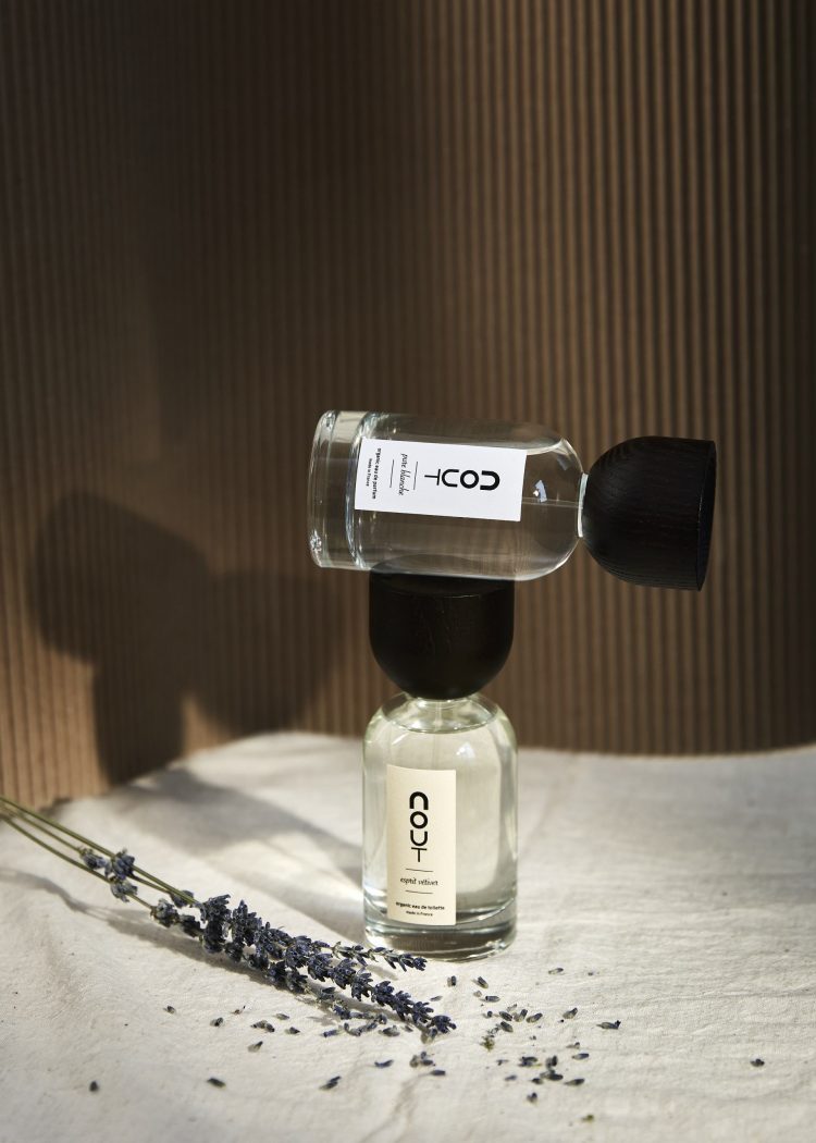 Nout: committed perfumes – Standards